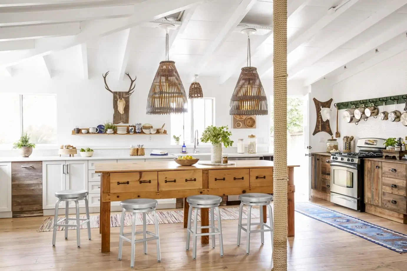 The Importance of Ceiling Light Fixtures in Your Home | Blog